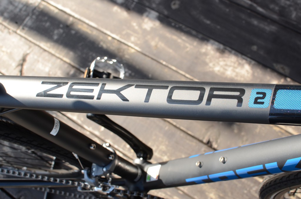 アグレッシブに走れるクロスバイク TREK Zektor2(ゼクター2) | BRENDA仙台南店スタッフブログ